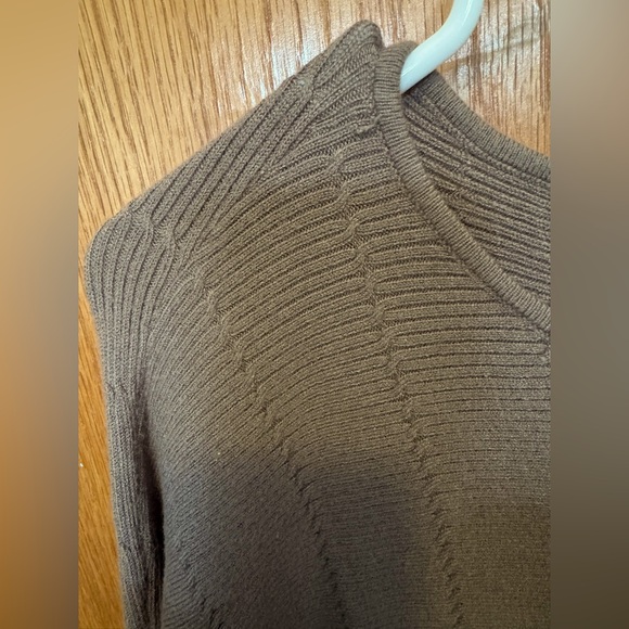 Cyrus | Sweaters | Cyrus Xs Tan Long Sleeve Sweater Some Knit Detail ...